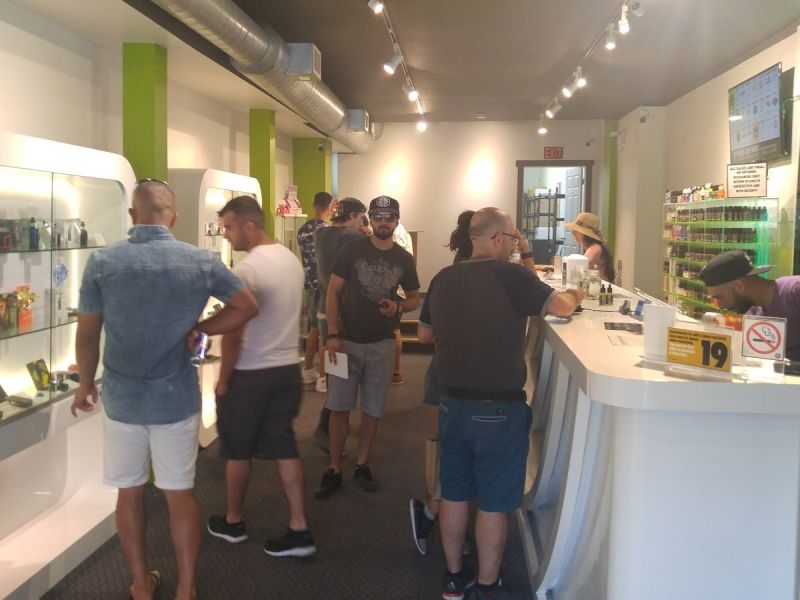 180 Smoke Vape Store - 696 Danforth Ave Toronto, ON