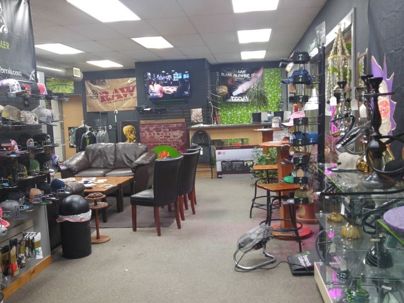 Knuckleheads Tobacco & Gifts - 550 State St Madison, WI